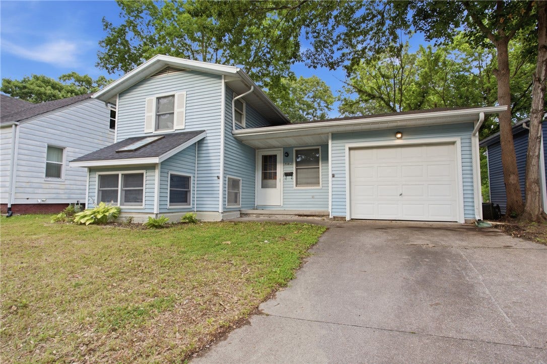 902 S 4th Street, Effingham, IL 62401